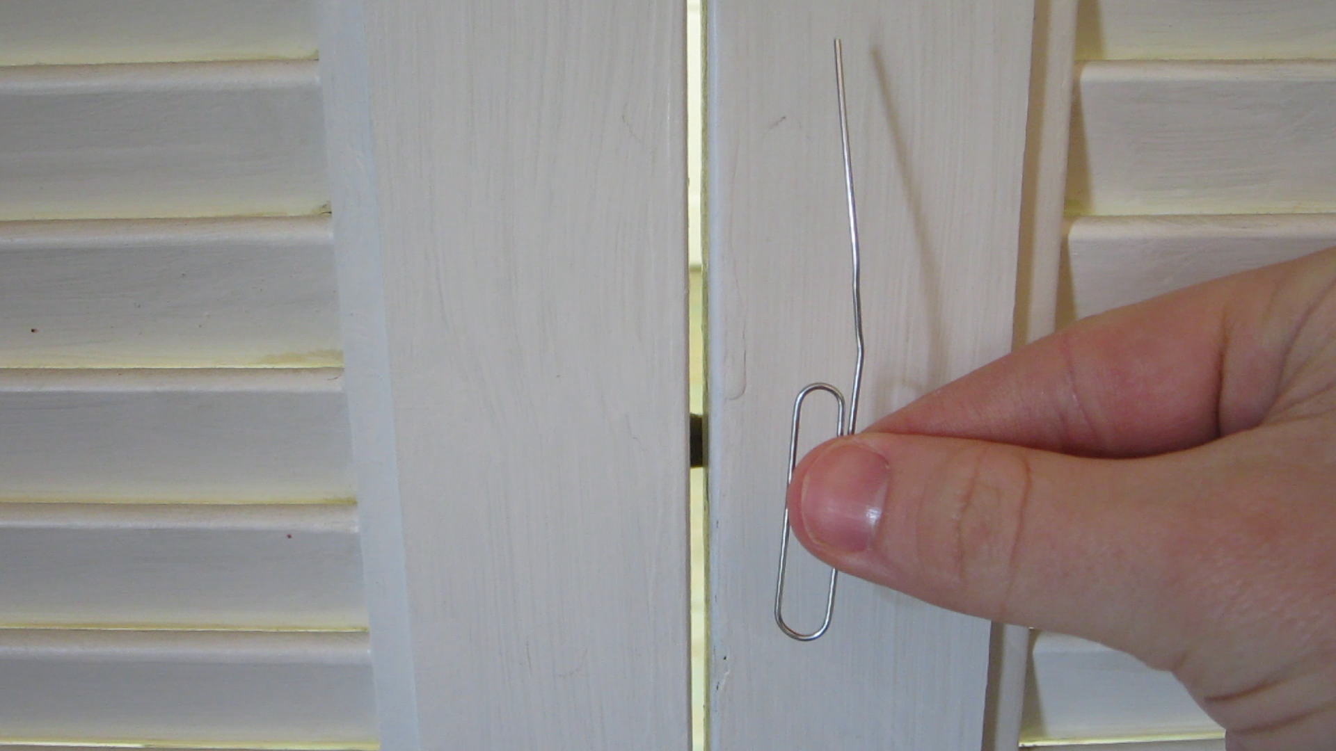 How to Pick Simple Locks/Latches With a Paper Clip : 6 Steps (with ...