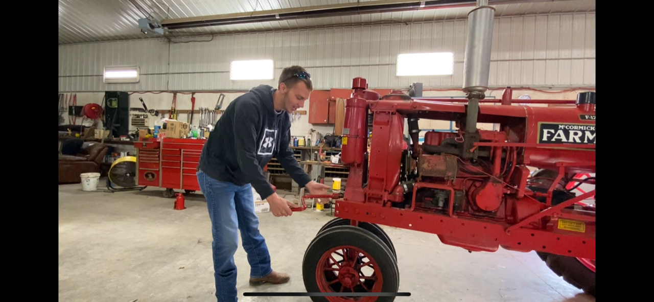 How to Hand Crank a Tractor : 5 Steps - Instructables