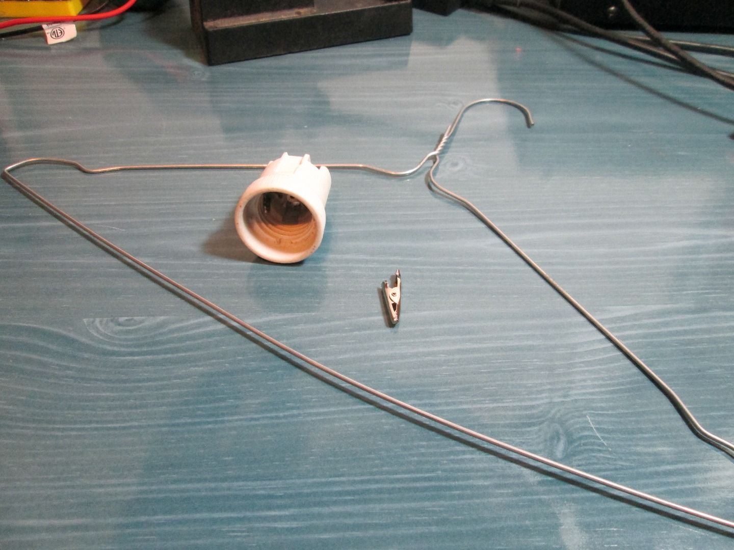 Super Simple and Cheap Soldering Helping Hand. : 6 Steps (with Pictures ...