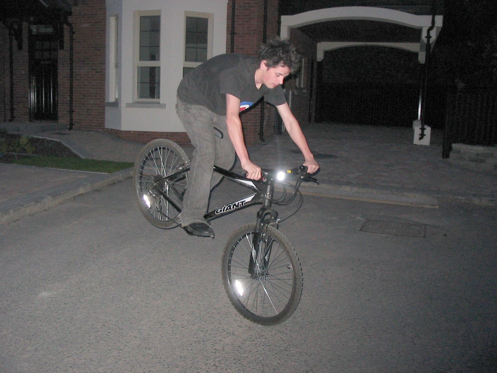 Basic Bike Tricks and Skills : 6 Steps (with Pictures) - Instructables