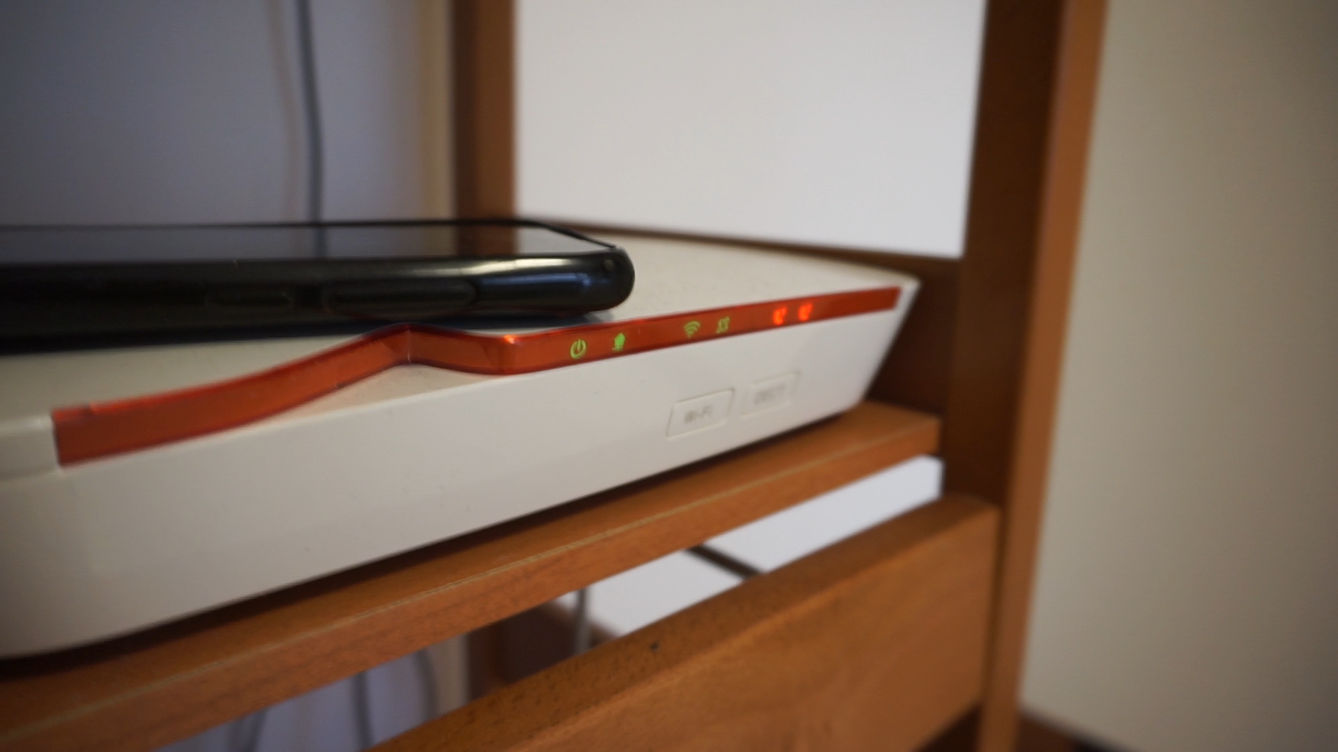 DIY UPS (Emergency Battery) for Routers So It Won't Turn Off When the ...