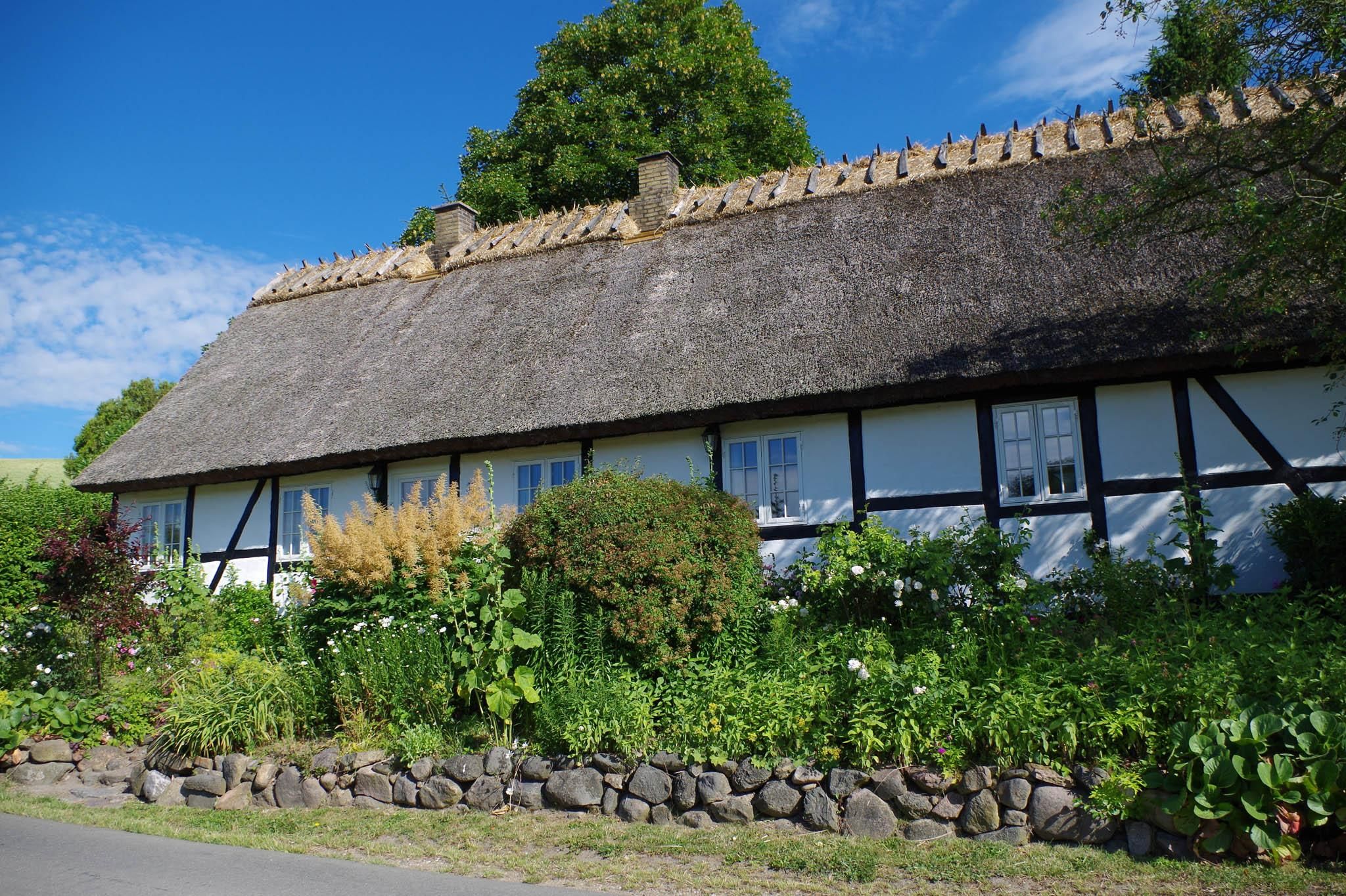 Half Timbered Thatched Roof Chicken Coop Treehouse : 4 Steps (with ...