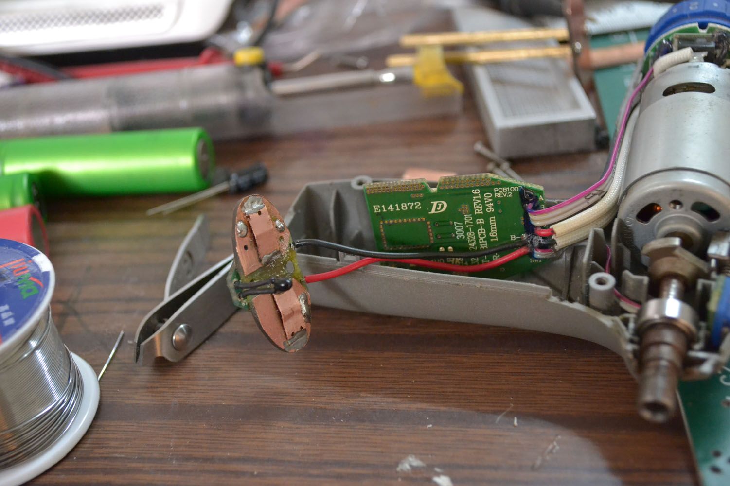 Replacing the Batteries on a Dremel Stylus : 8 Steps - Instructables