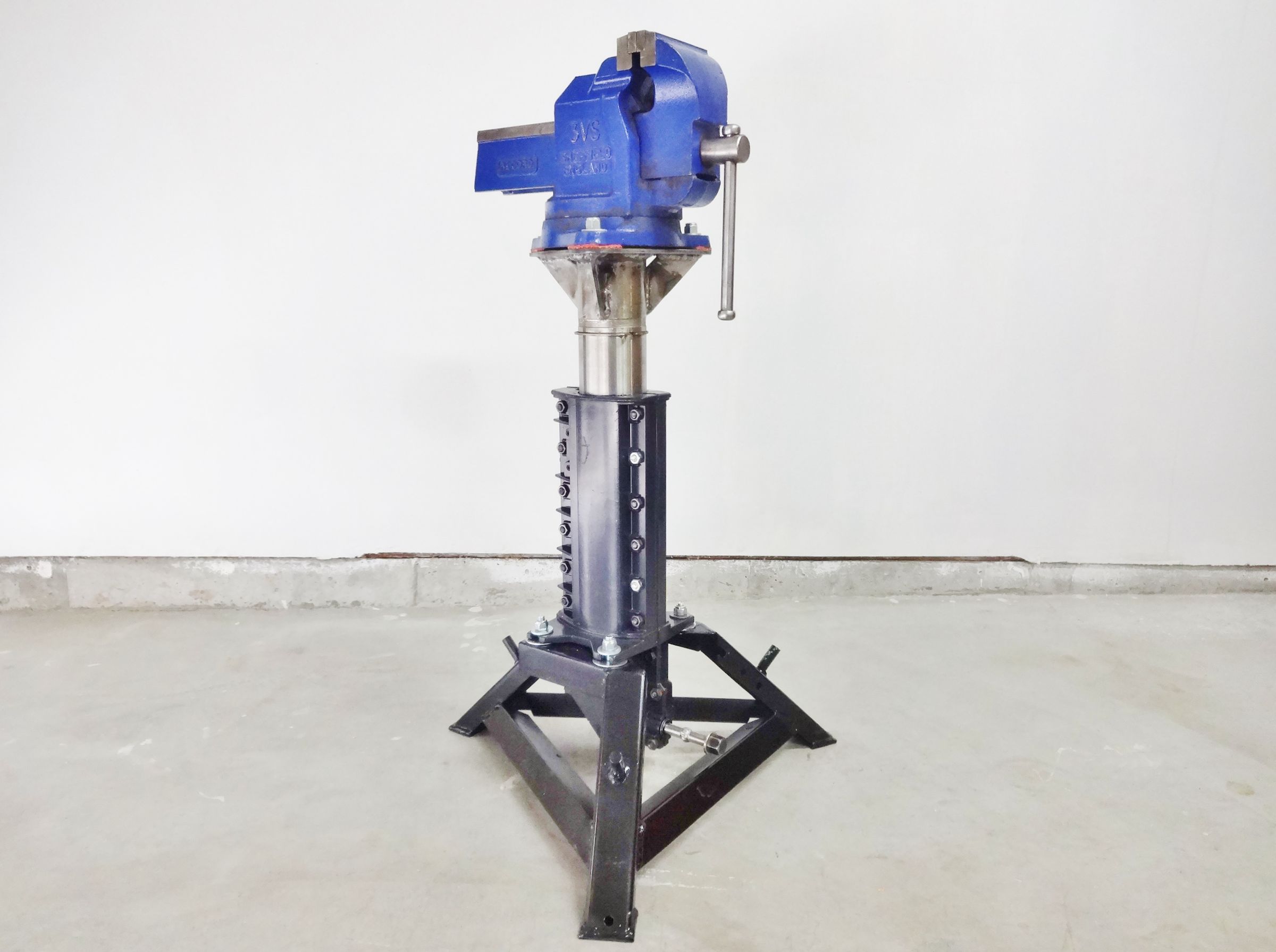 Height-Adjustable Portable Vise Stand : 22 Steps (with Pictures ...