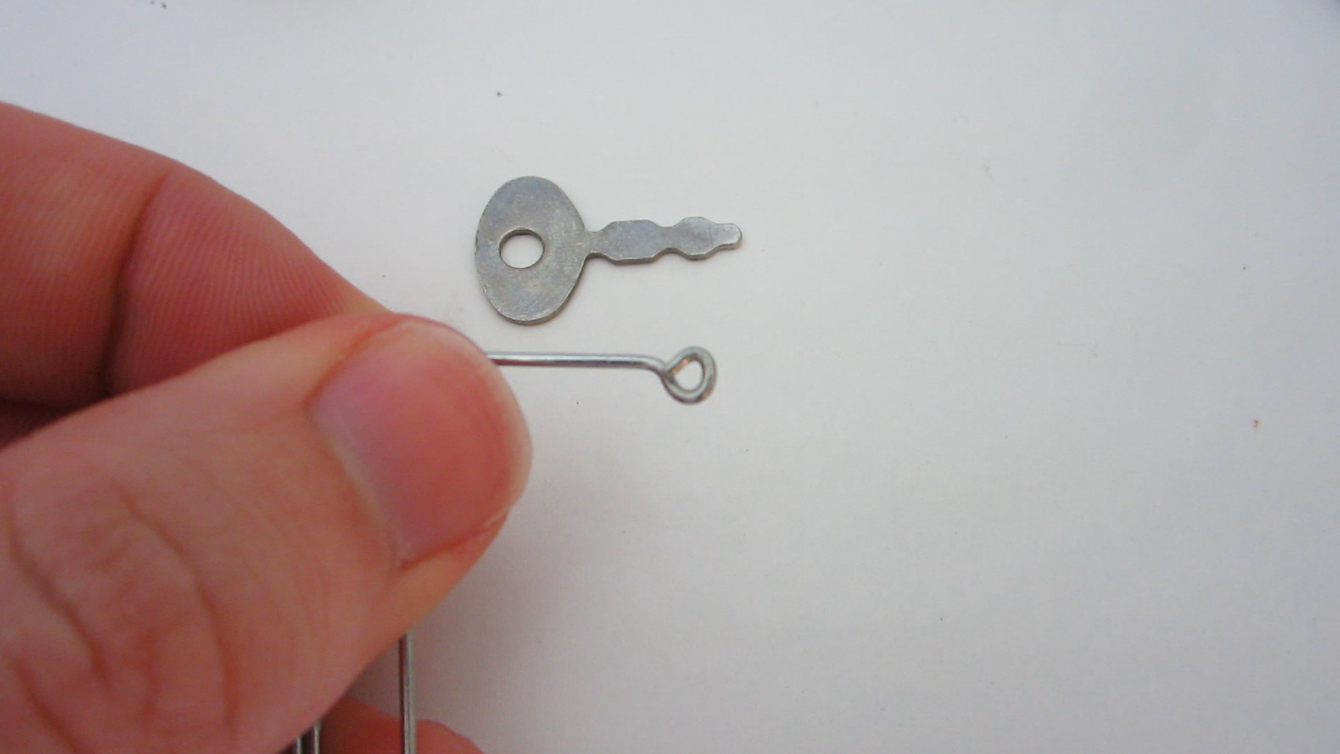 How to Pick Simple Locks/Latches With a Paper Clip : 6 Steps (with ...