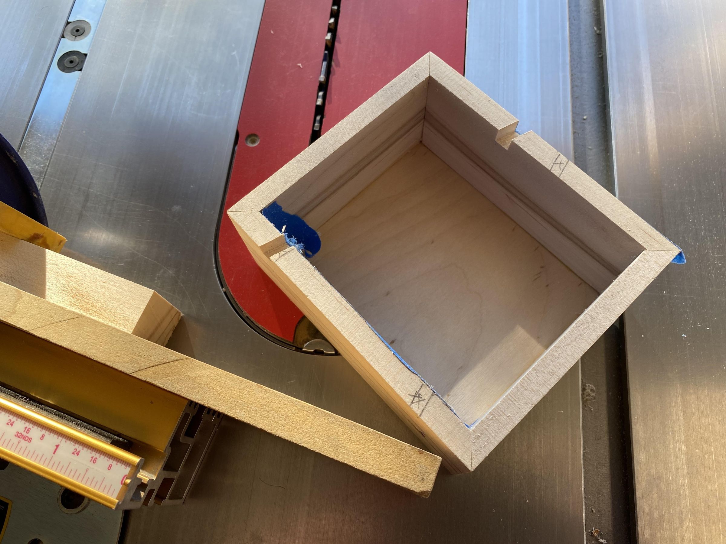 A Novel Way to Set a Box Lid : 7 Steps (with Pictures) - Instructables