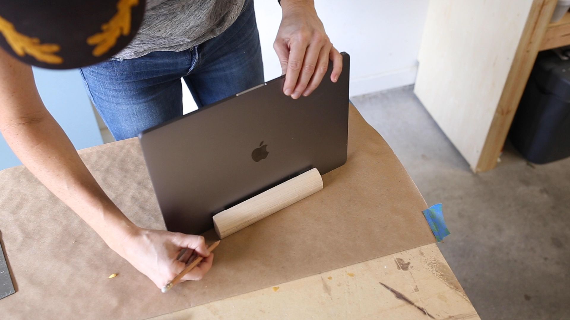 Vertical Laptop Dock : 16 Steps (with Pictures) - Instructables