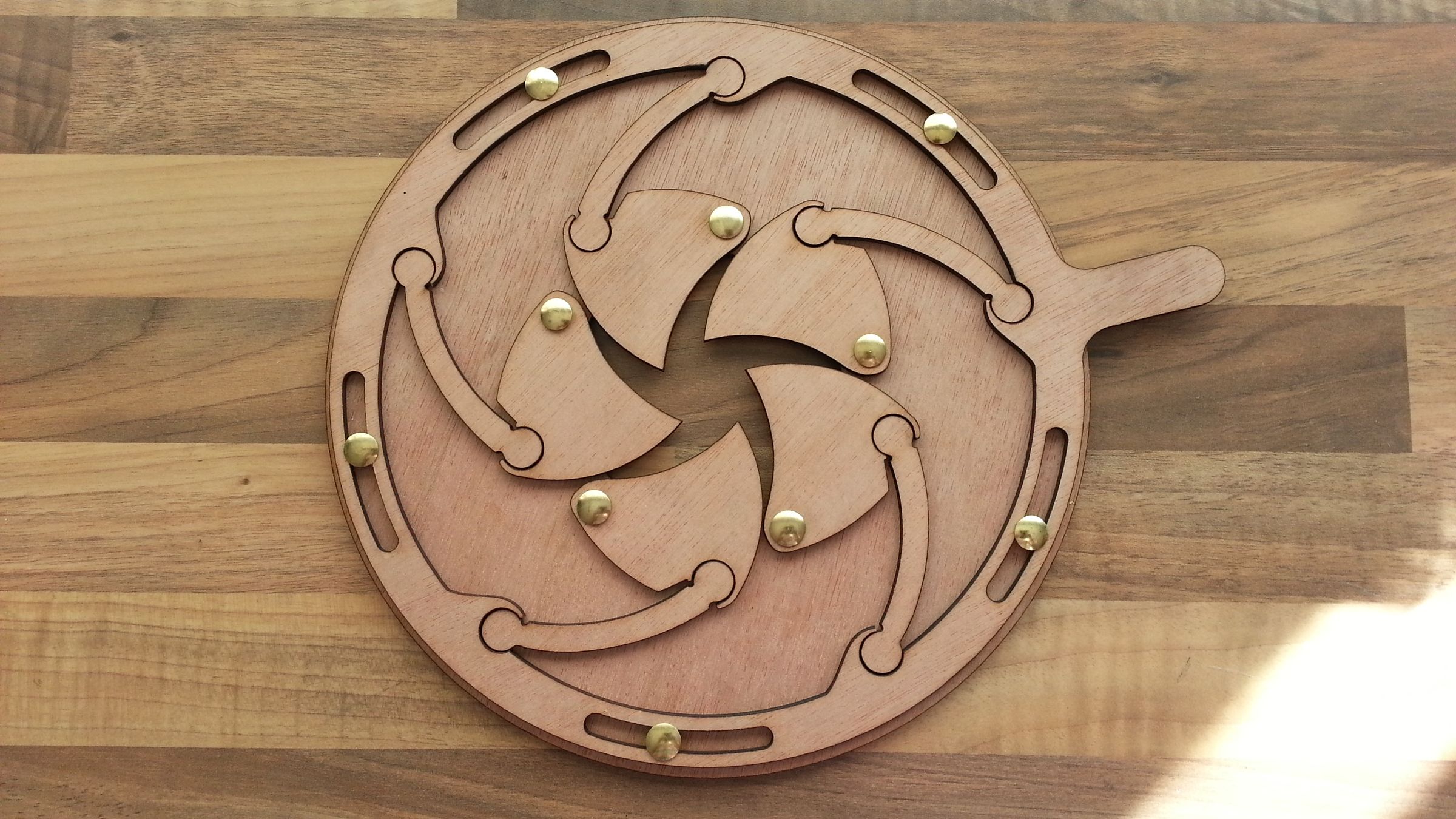 Mechanical Iris V2.0 : 5 Steps - Instructables