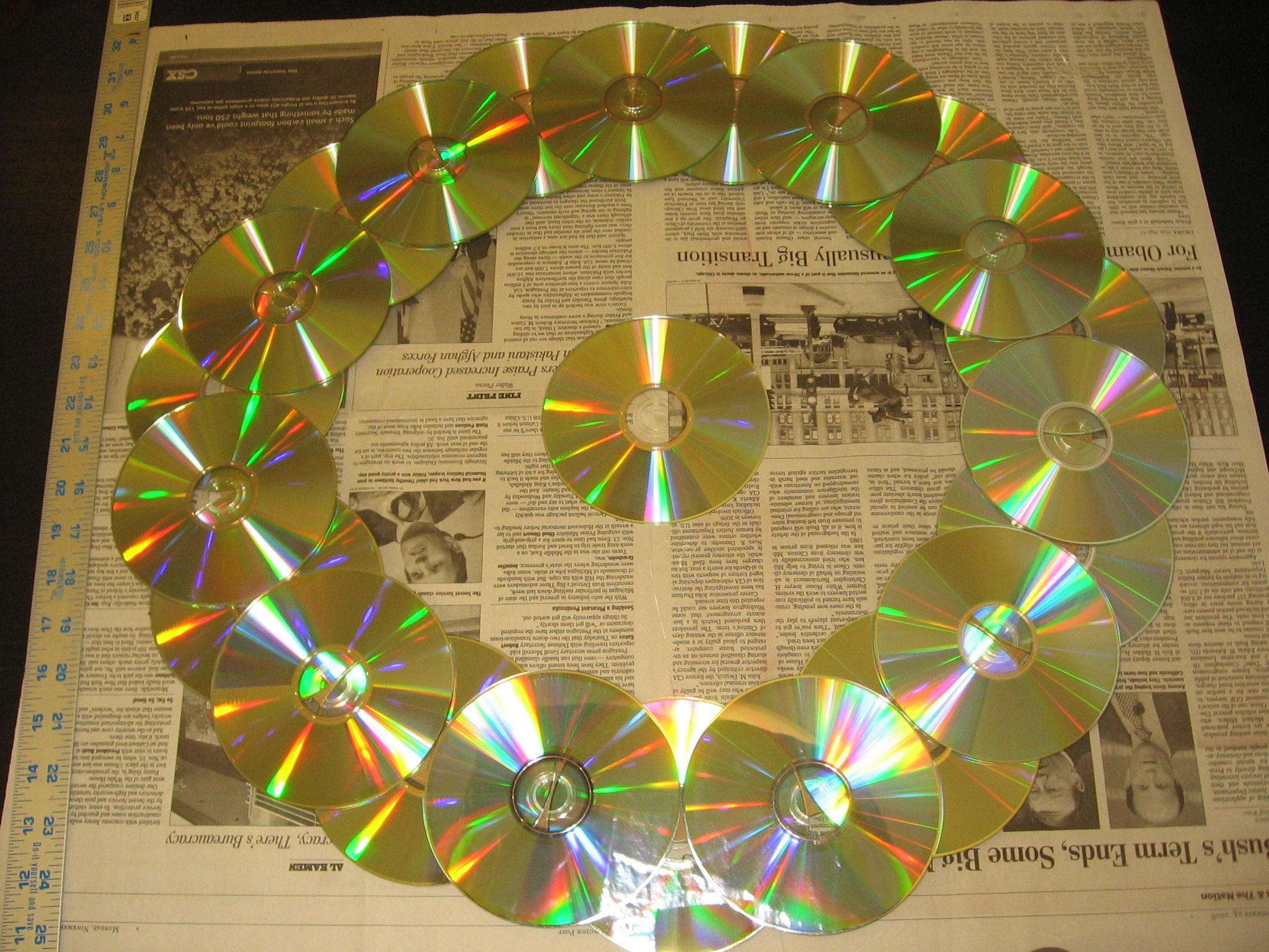 CD Wreath : 5 Steps - Instructables