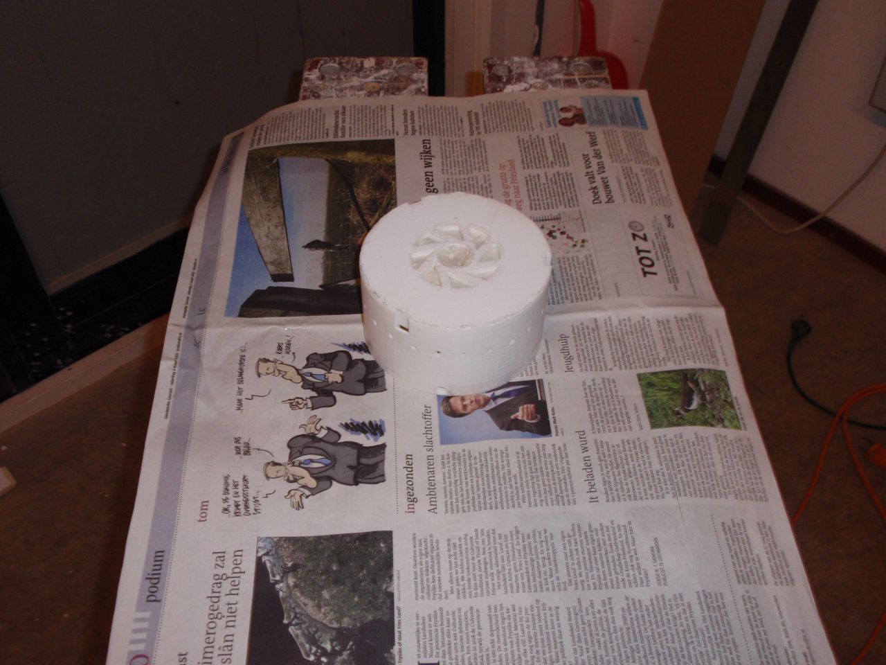 A Fully 3D Printable GlaDOS Robotic Ceiling Arm Lamp : 11 Steps (with ...