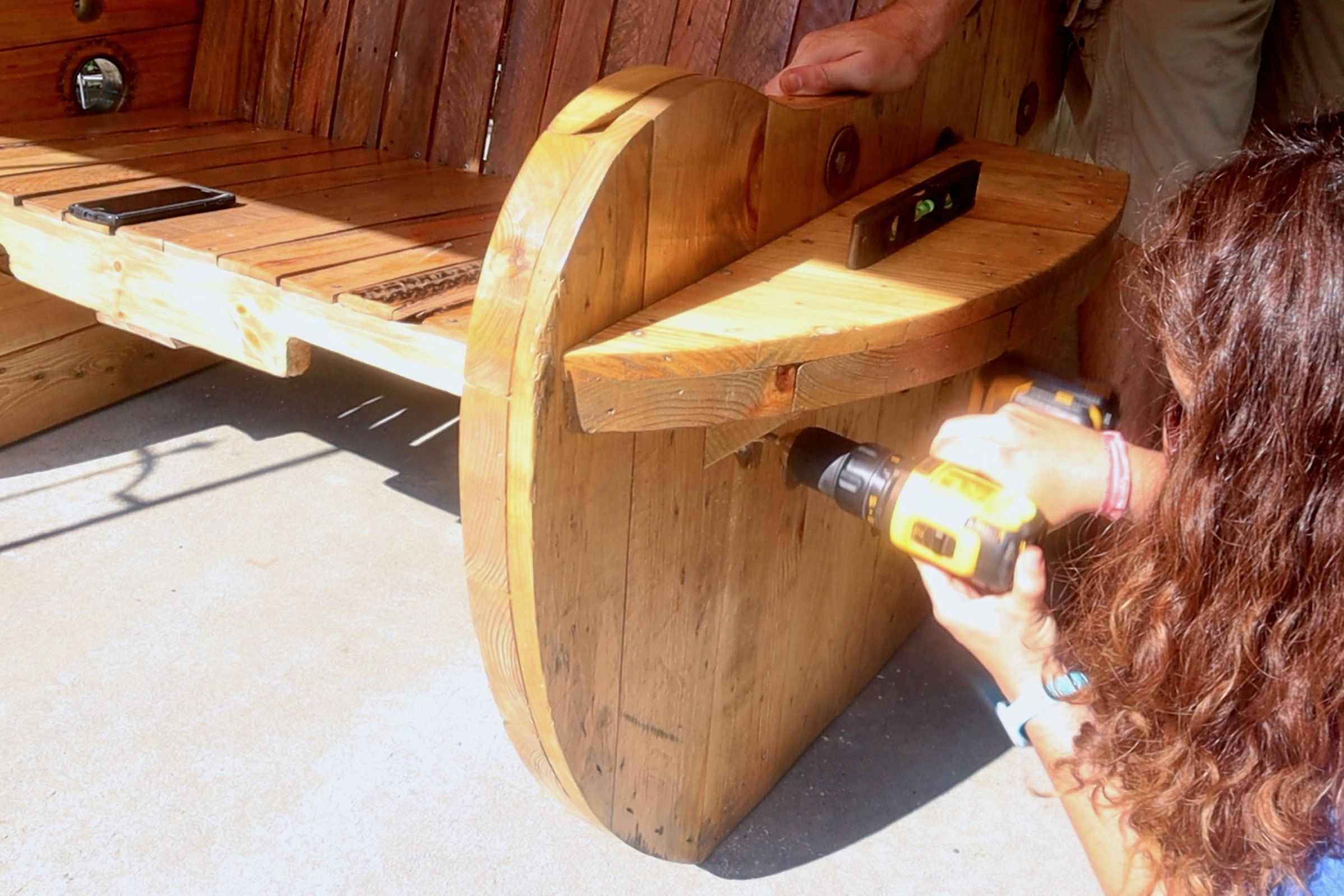 Cable Spool Pallet Bench - DIY Outdoor Seating! : 10 Steps (with ...