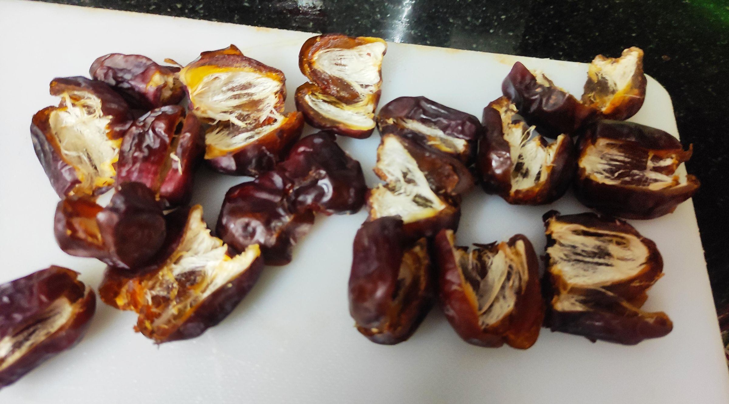 Moist Delicious Dates Cake : 7 Steps (with Pictures) - Instructables