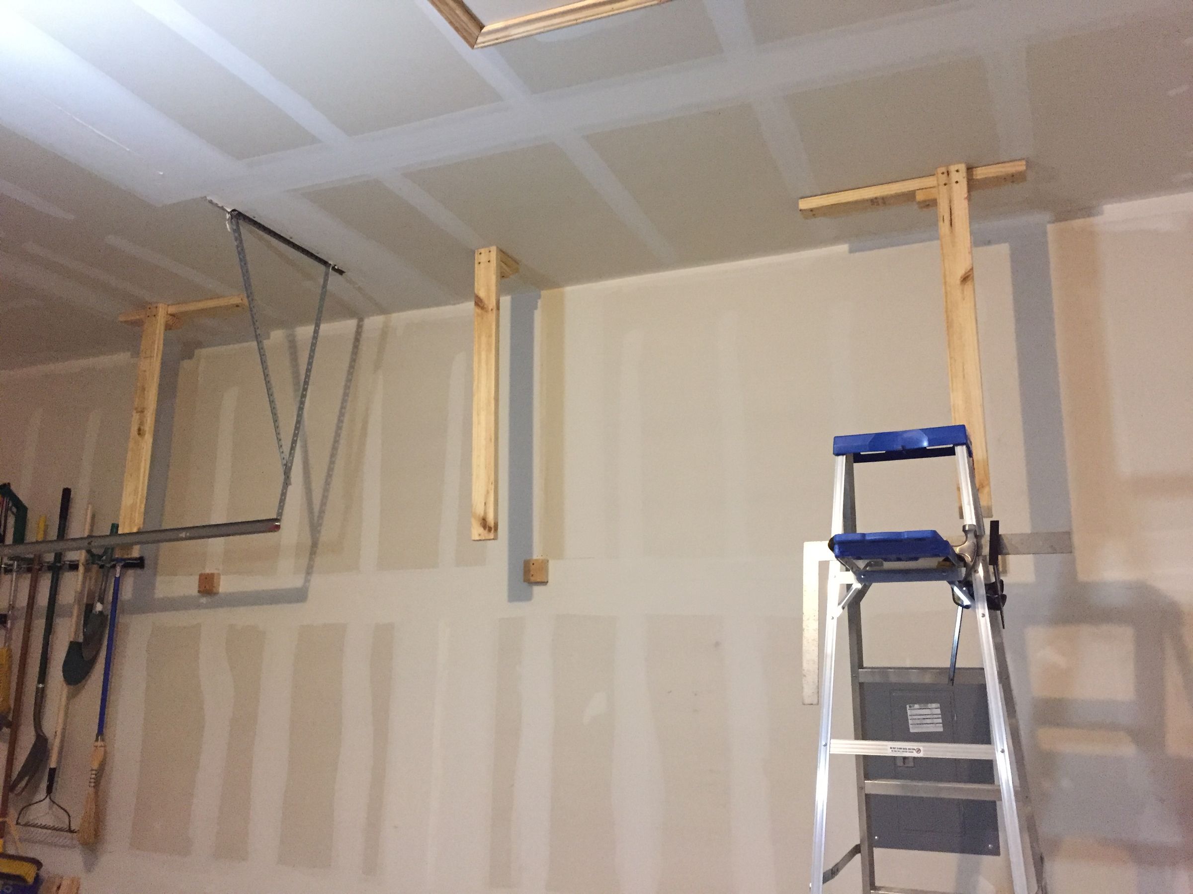 Best way to hang a support strut from a ceiling? : r/Carpentry