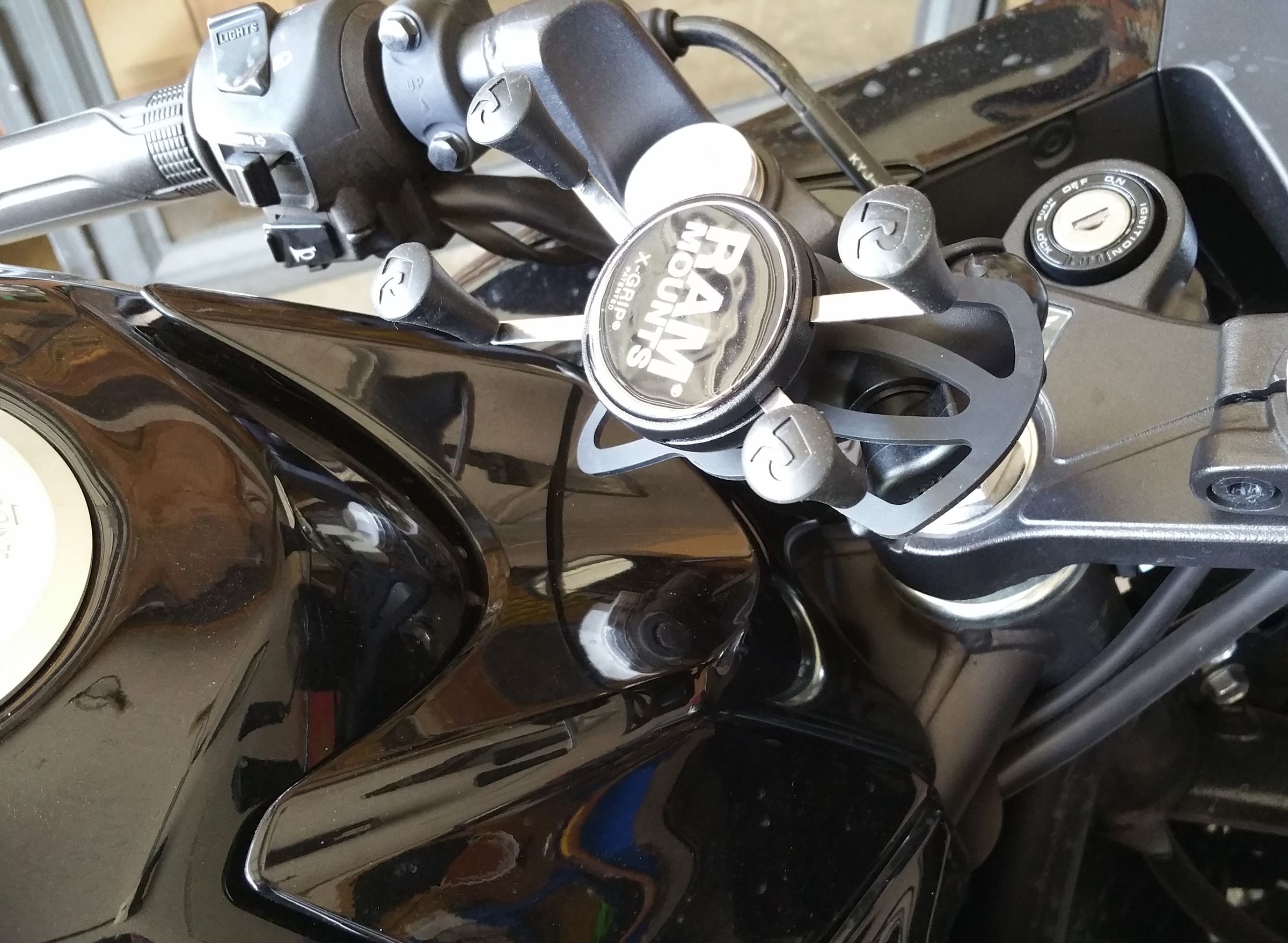 How to Install a RAM Phone Mount on a Motorcycle : 6 Steps (with ...