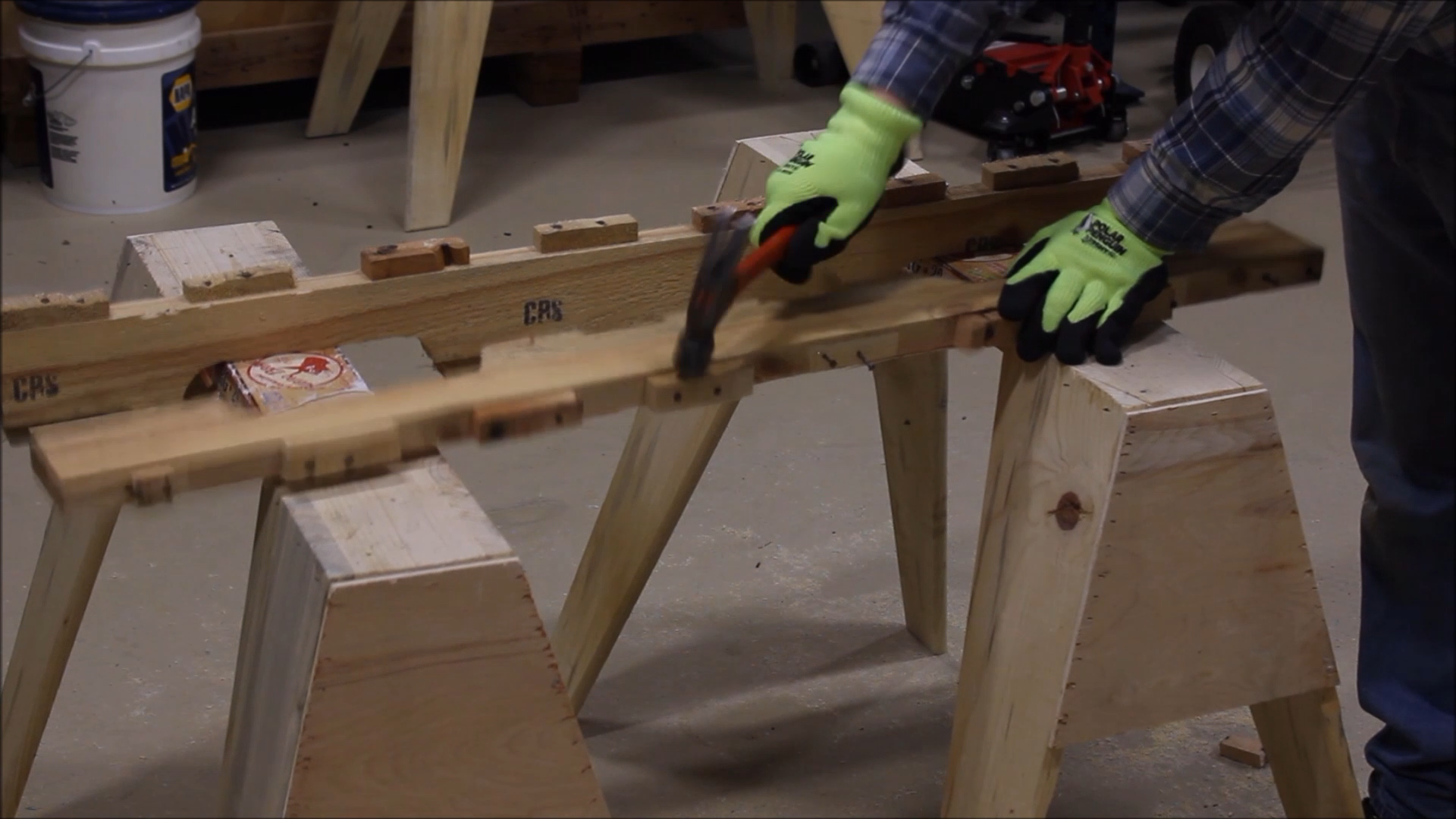 How to Efficiently Disassemble a Pallet in Three Easy Steps : 4 Steps ...