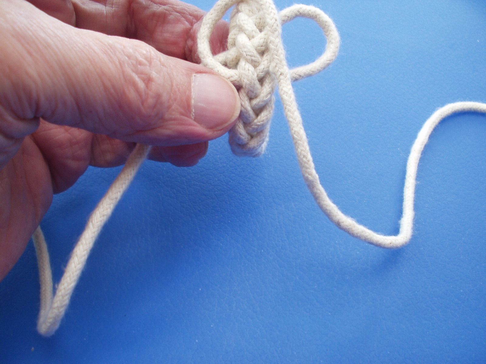 Single Strand Ringbolt Hitching : 11 Steps (with Pictures) - Instructables