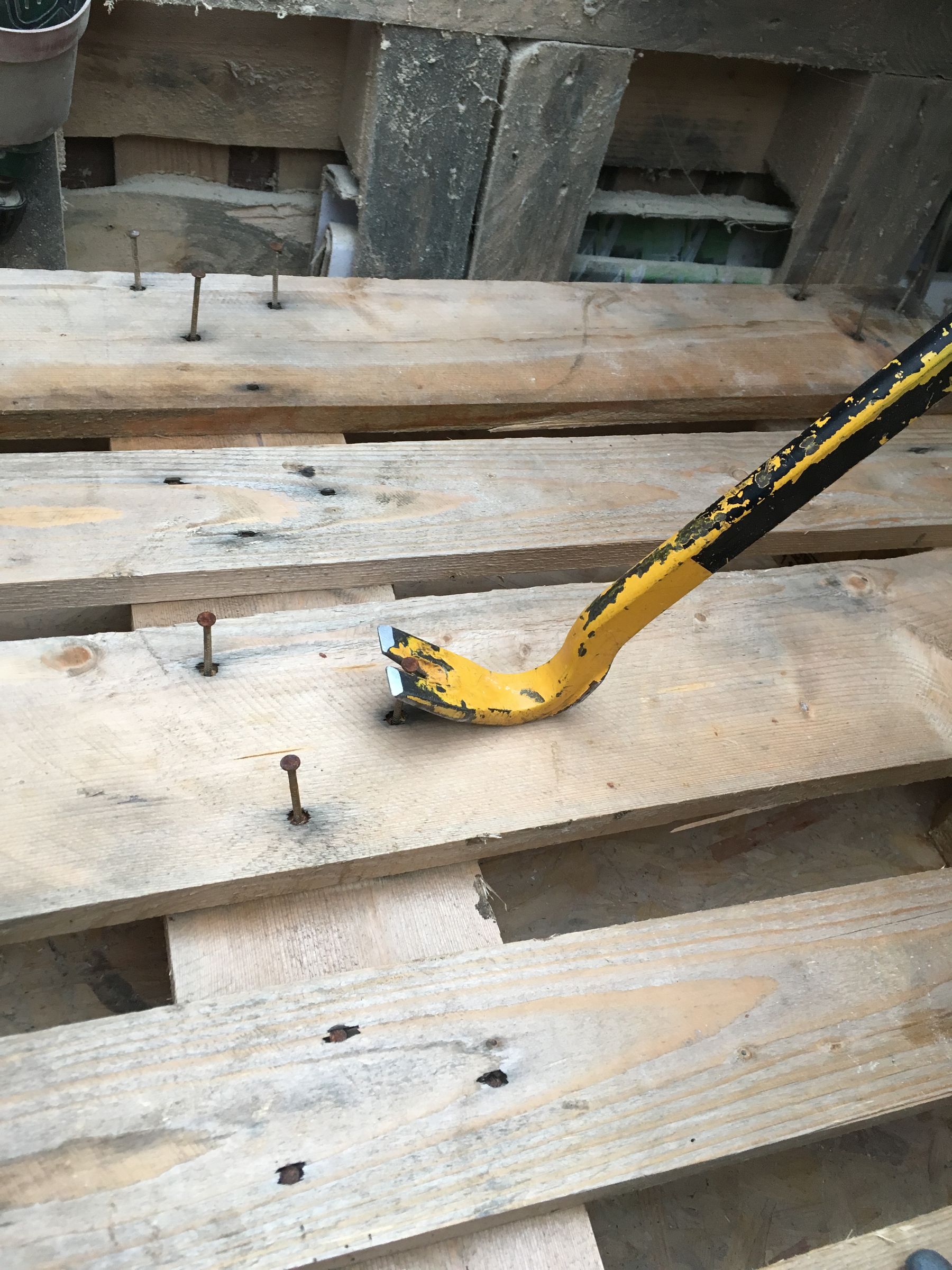 How to Disassemble a Pallet Efficiently : 8 Steps (with Pictures ...