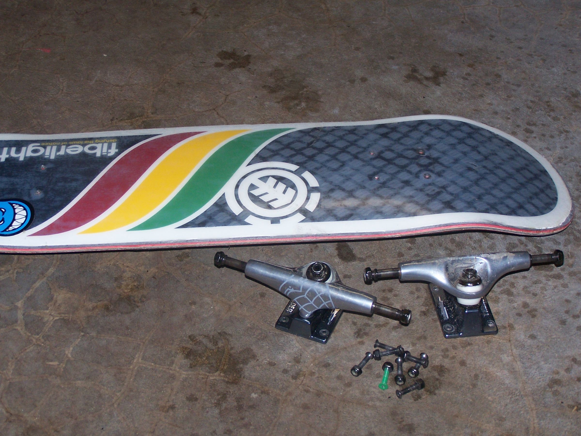 How to Put Together a Skateboard : 5 Steps (with Pictures) - Instructables