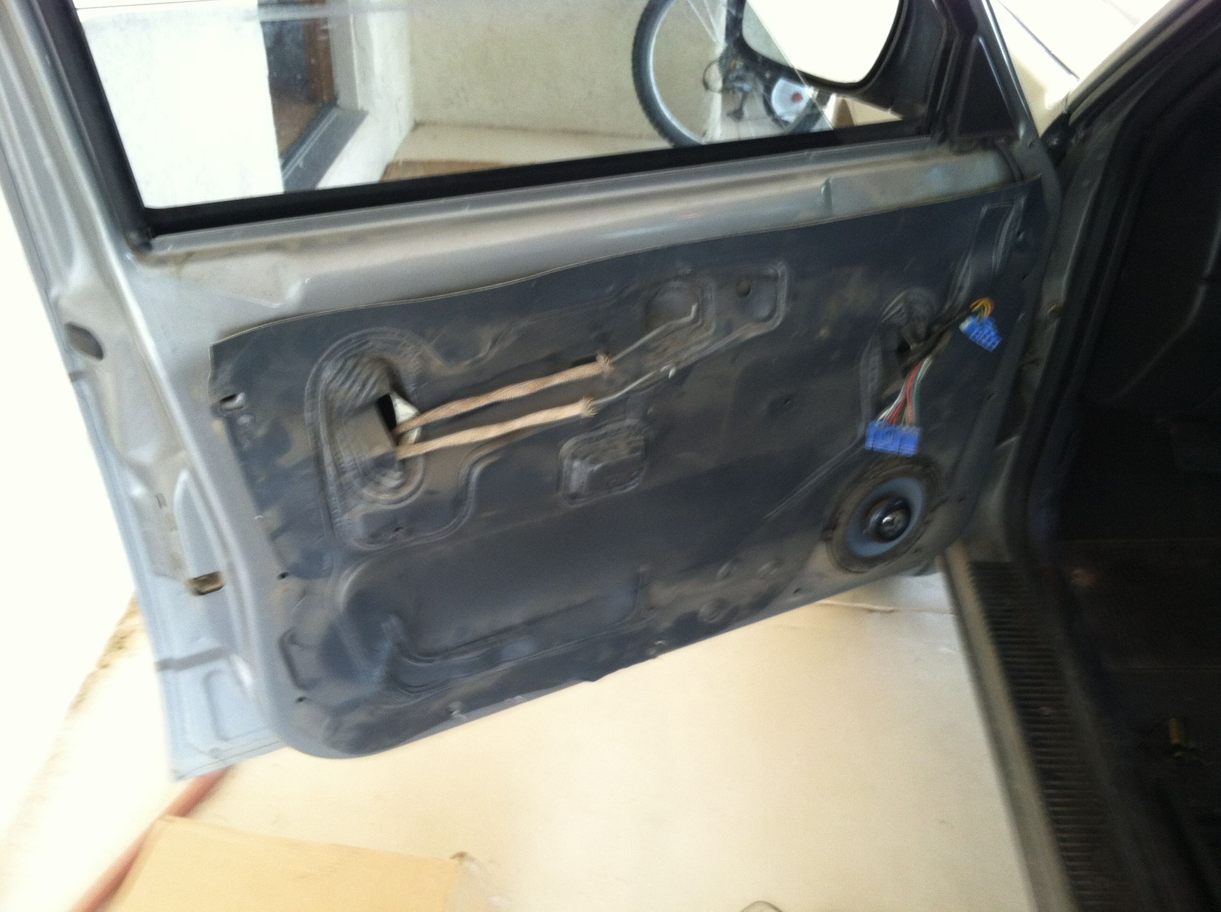 Replace the Window Regulator in a Jeep Cherokee : 14 Steps - Instructables