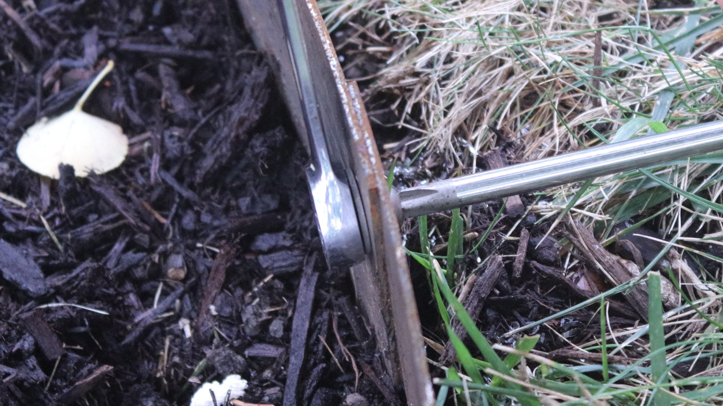 DIY Hammer-In Steel Garden Edging : 8 Steps (with Pictures) - Instructables