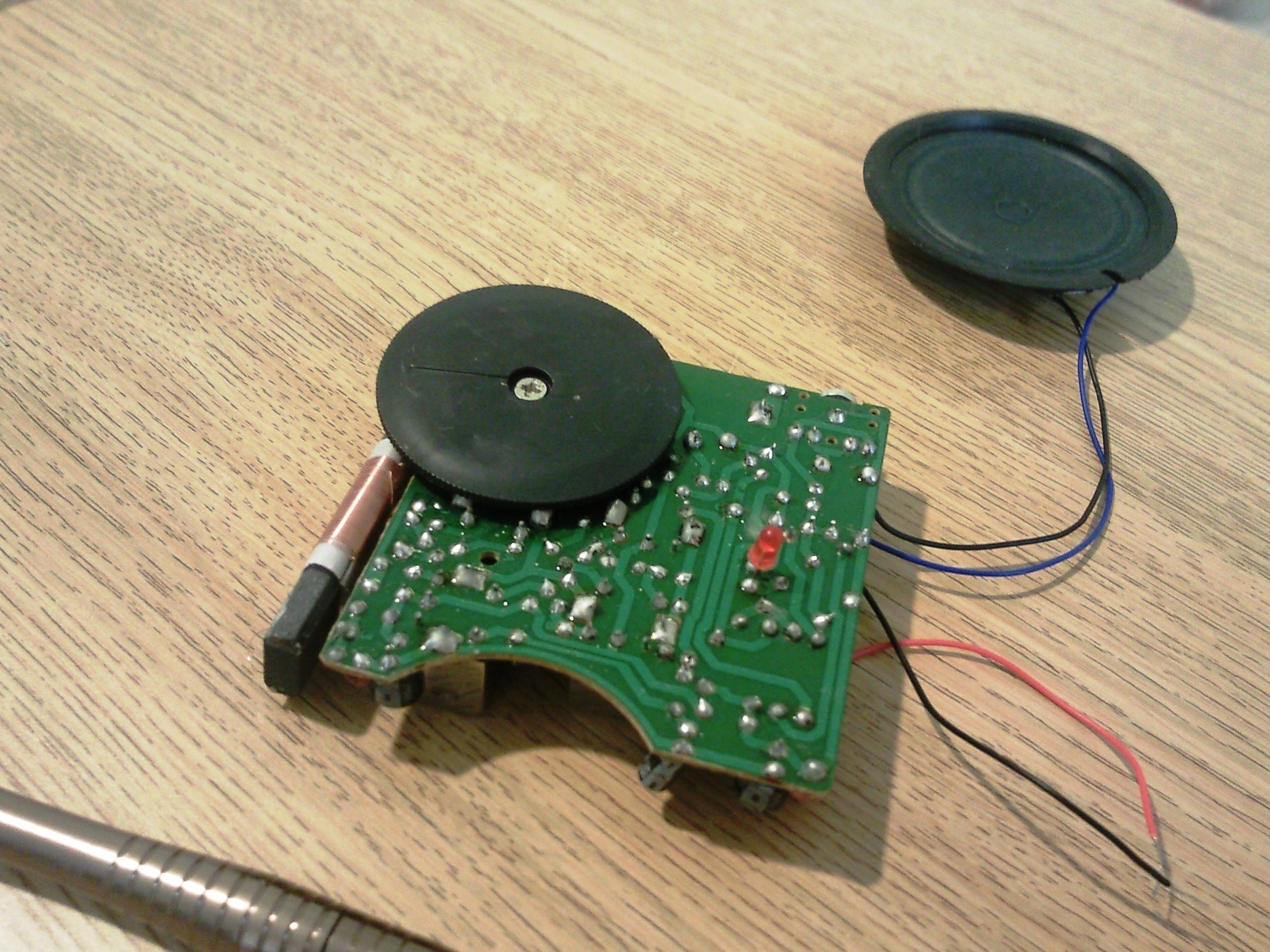 Assembling AM Radio Receiver Kit : 9 Steps (with Pictures) - Instructables