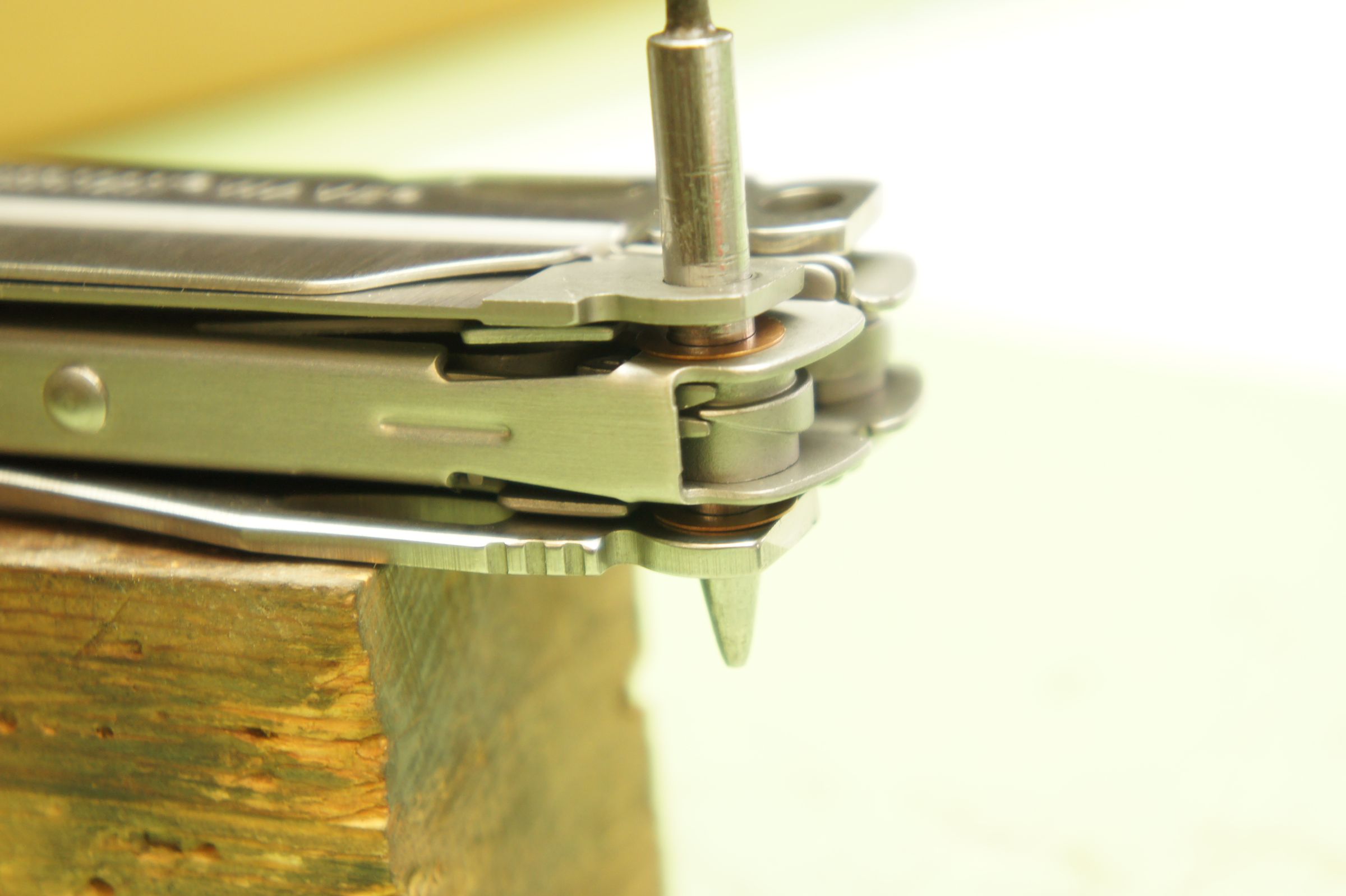 How to Take Apart and Re-assemble a Leatherman Wave : 14 Steps (with ...