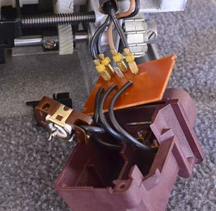 Replacing the Light Switch on a Pfaff 1200 Sewing Machine : 5 Steps ...
