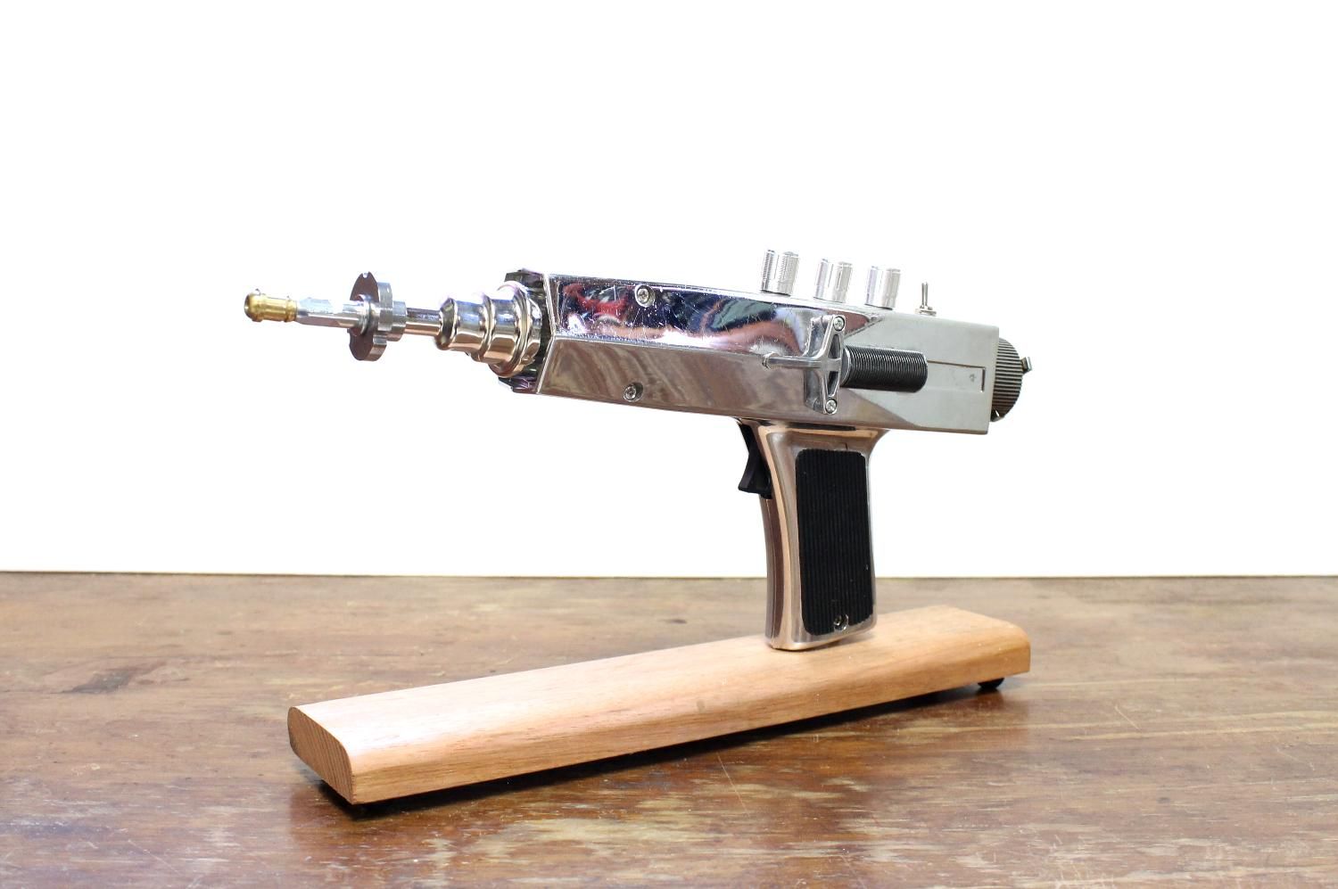 Build a Ray Gun With Sound Effects : 14 Steps (with Pictures ...