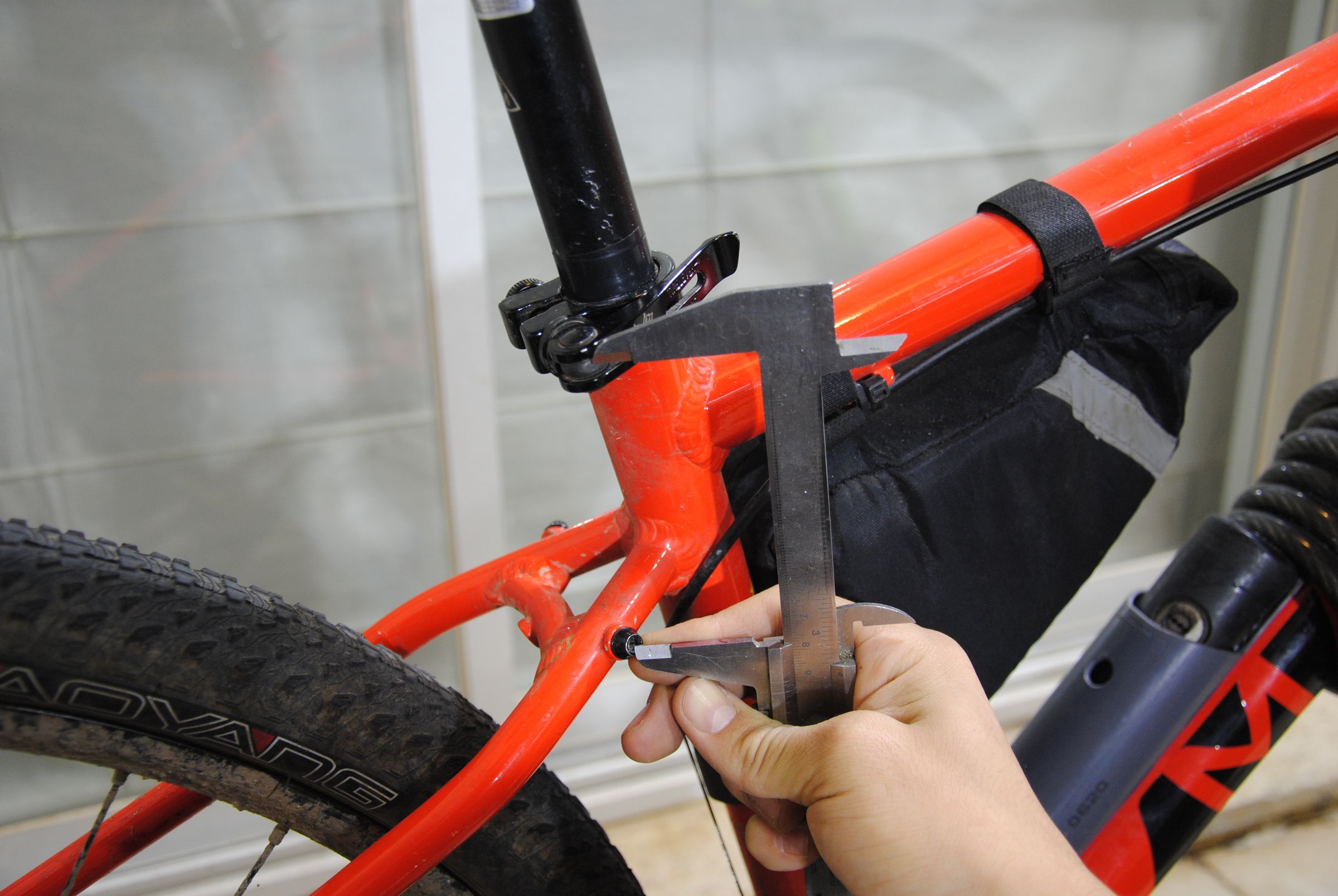 DIY Bike Rear Rack With a MAGNETIC U-lock Mount! (no Welding) : 16 ...